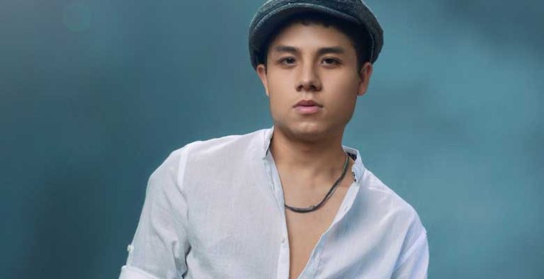 Adrián Trillo lanza Bronceada